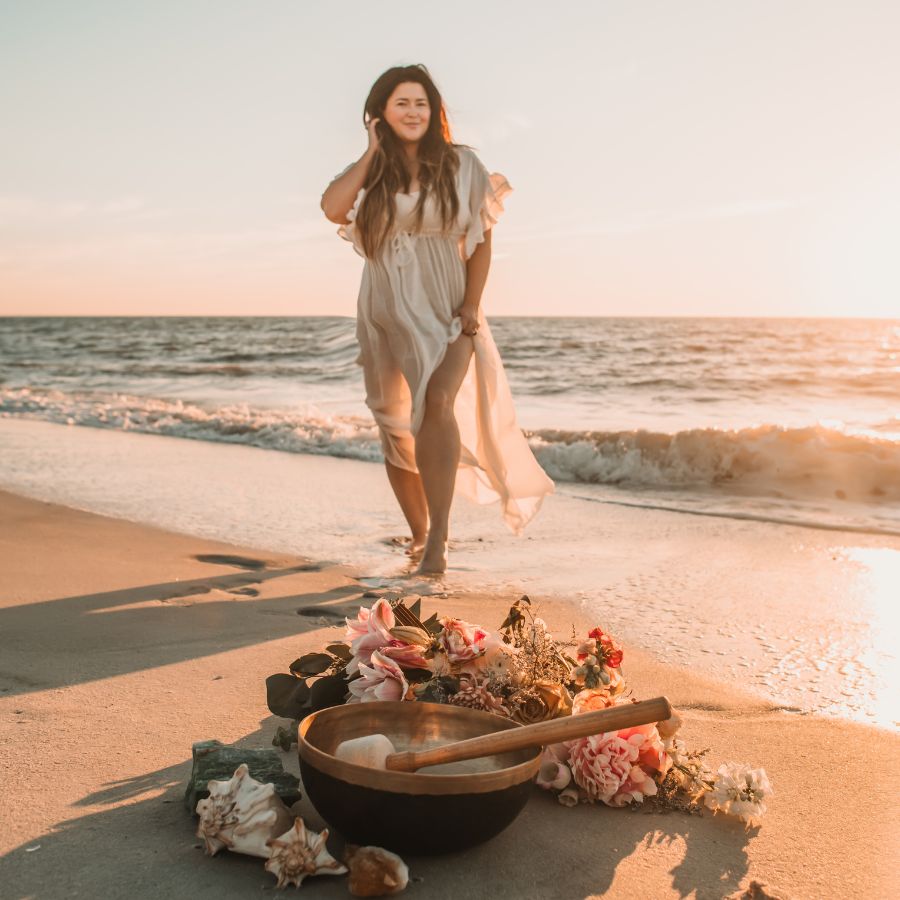 About – Sarah Elora